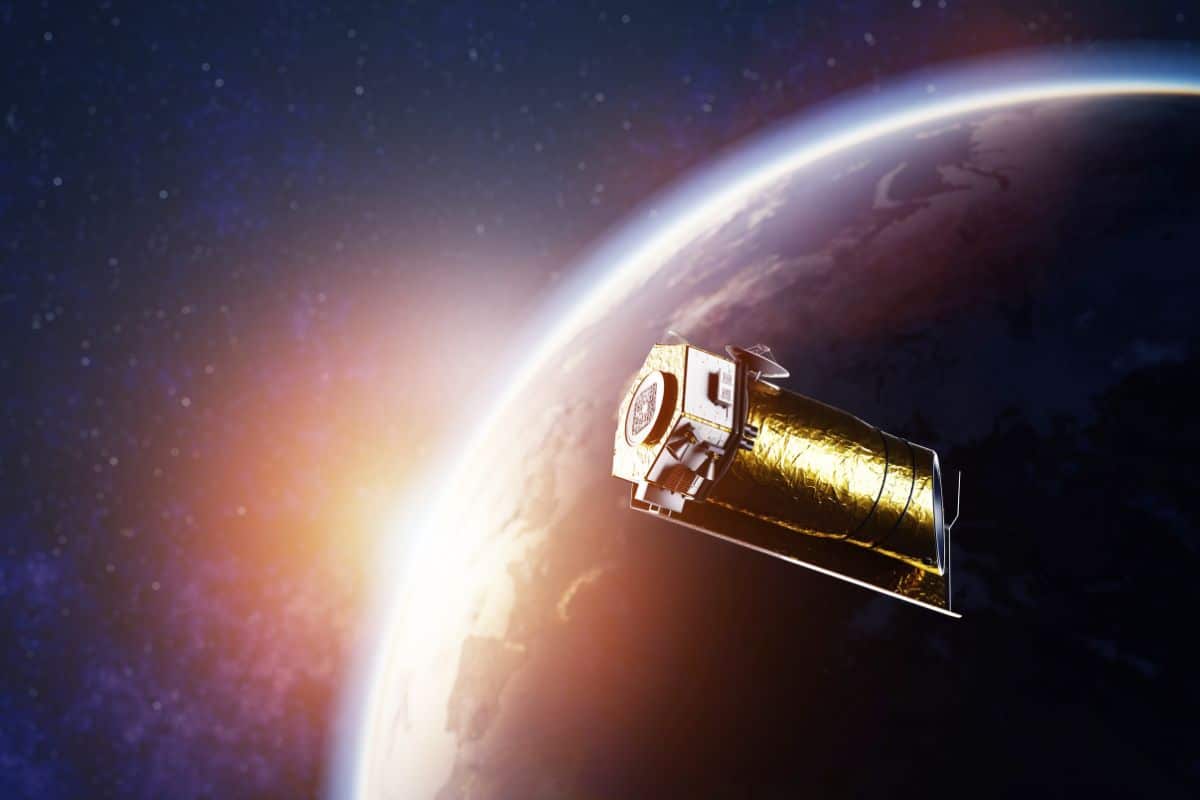 Hubble Captures the Expanding Ghost of a 10,000-Year-Old Supernova