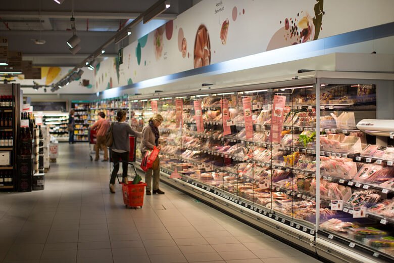 Prijzen in de supermarkt zijn in jaar tijd met bijna 5 procent gestegen