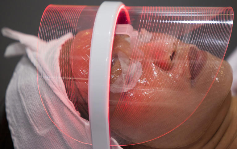 Red light therapy shows promise for pain relief, inflammation and skin ...