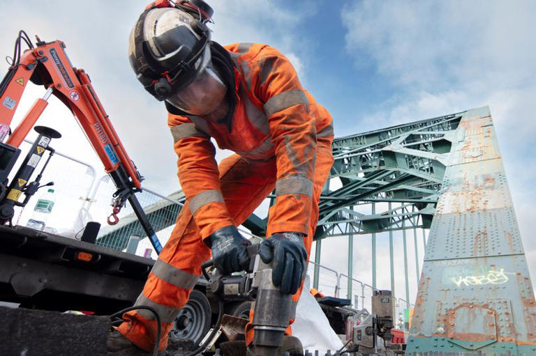 Tyne Bridge restoration funding relief as North East celebrates £6m ...