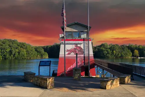 15 Stunningly Beautiful American Lakes People Refuse to Swim In