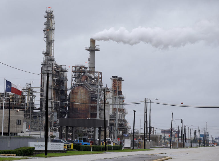 Petrochemical giant LyondellBasell to lay off 345 Houston workers