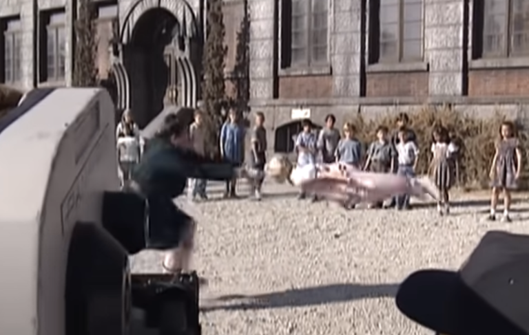 A Behind-The-Scenes Look At How The Iconic Pigtail Scene In "Matilda ...