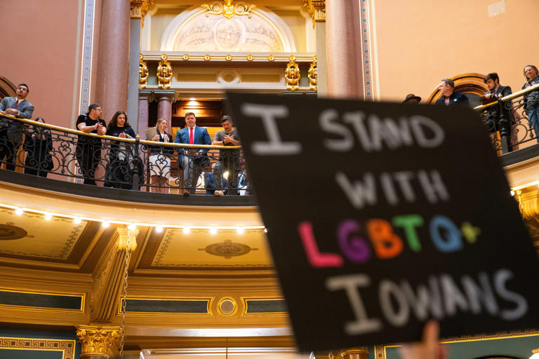 Iowa bill would ban local trans, nonbinary civil rights protections