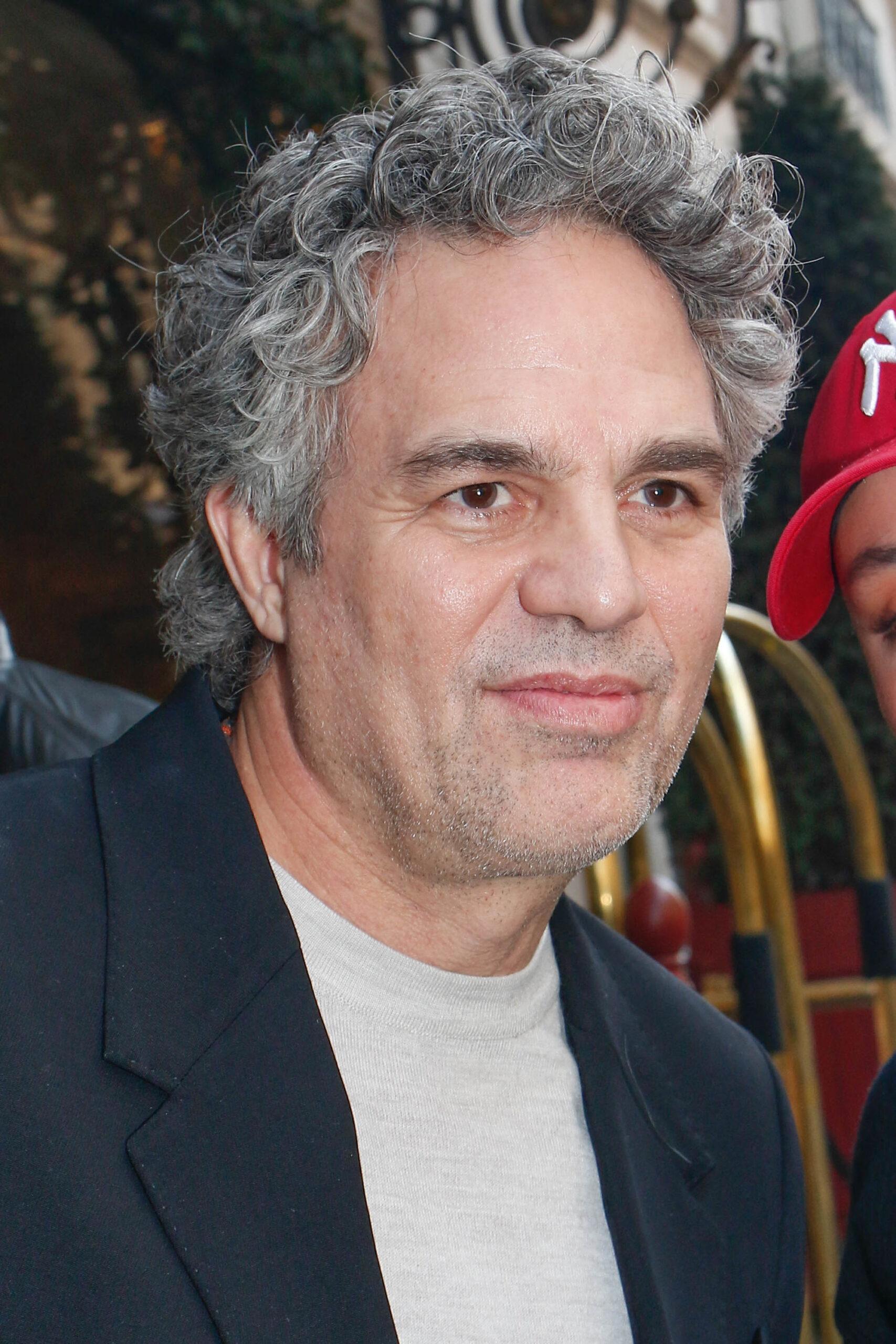 Mark Ruffalo turns Golden Globes red carpet into political firestorm
