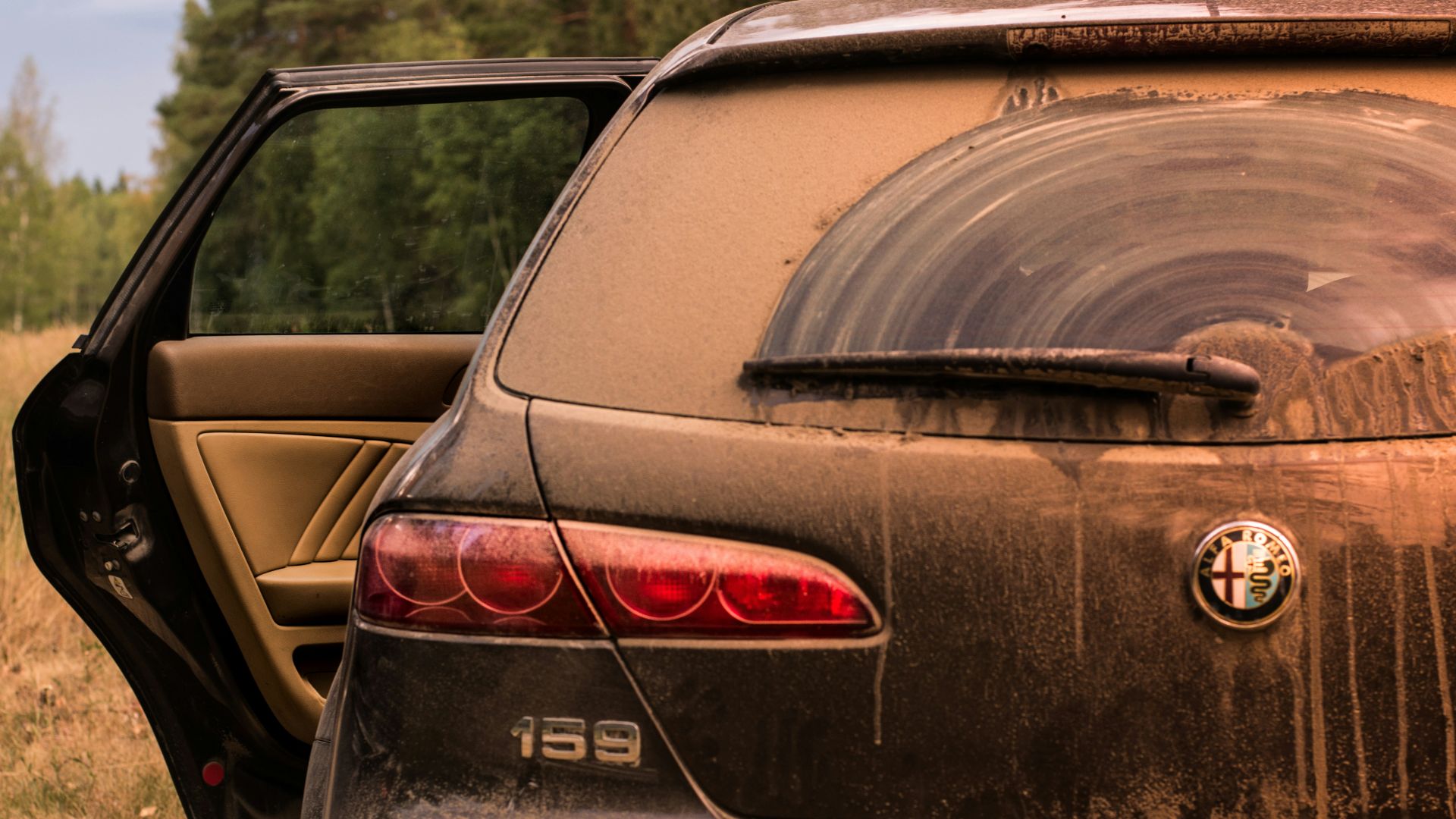 10 Reasons Why Your Car Is Always A Mess & 10 Things You Can Do About It