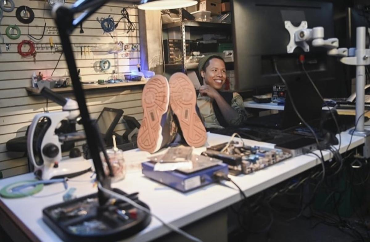 Fans Panic Wondering: What Happened to Bobby on ‘Tracker’?