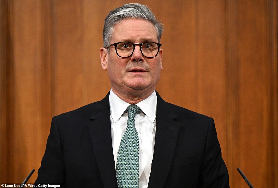 Who are the 33 Hindu deities of the Vedas?