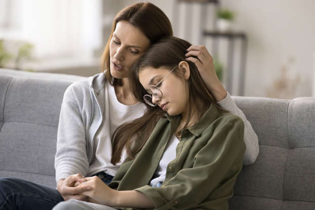 Cómo sobrevivir a la adolescencia de tus hijos: guía práctica para padres Cómo sobrevivir a la adolescencia de tus hijos: guía práctica para padres