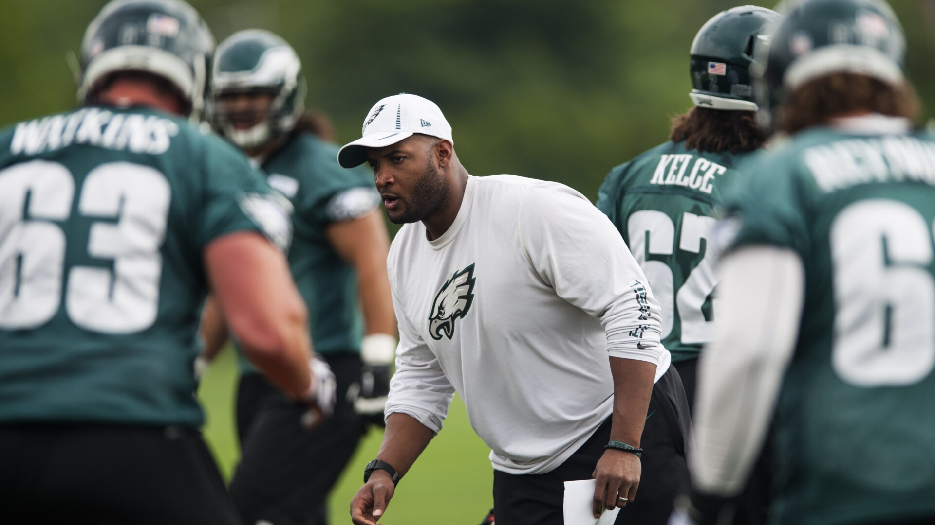 Eagles bring back assistant coach Greg Austin