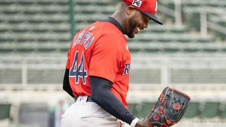 MLB: Aroldis Chapman Brings the Heat to Spring Training, Hitting 100 ... MLB: Aroldis Chapman Brings the Heat to Spring Training, Hitting 100 ...