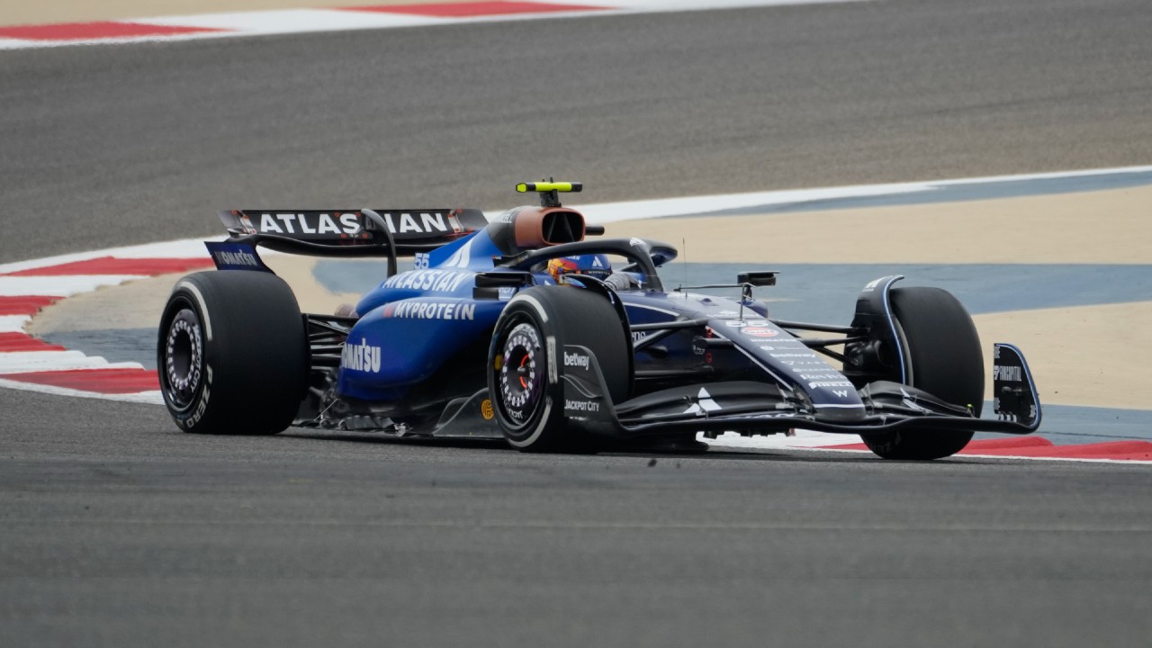Sainz edges Hamilton at F1 testing in Bahrain