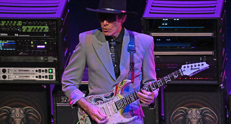 Steve Vai shows us just what's needed to play '80s King Crimson in tour ...
