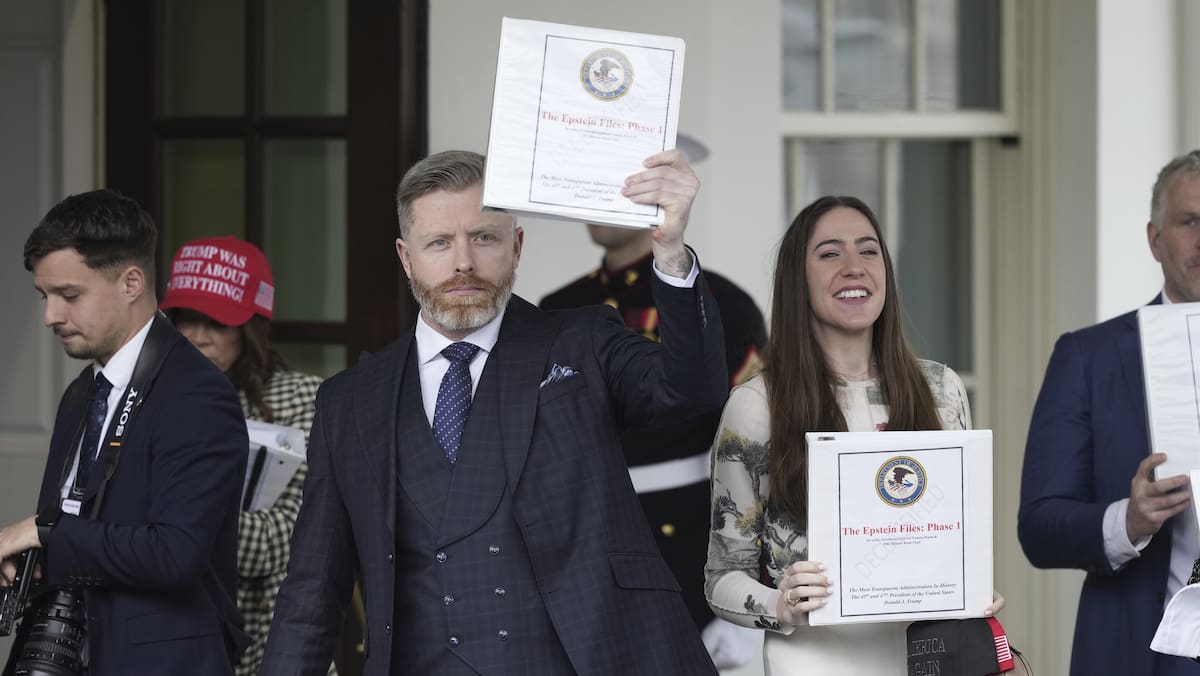 Was kommt alles ans Licht?: Rechte Influencer verlassen Weisses Haus ...