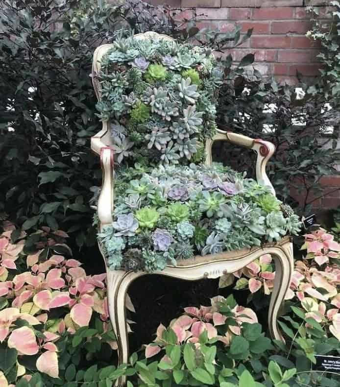 45 Brilliant Reused And Recycled Art Projects That Cleverly Avoid Waste