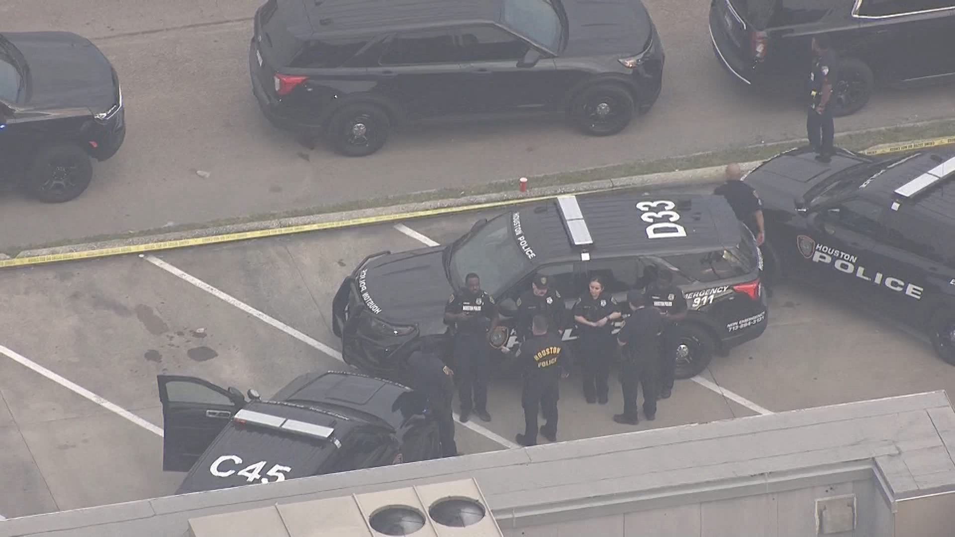 17-year-old shot, killed outside of north Houston fast food restaurant