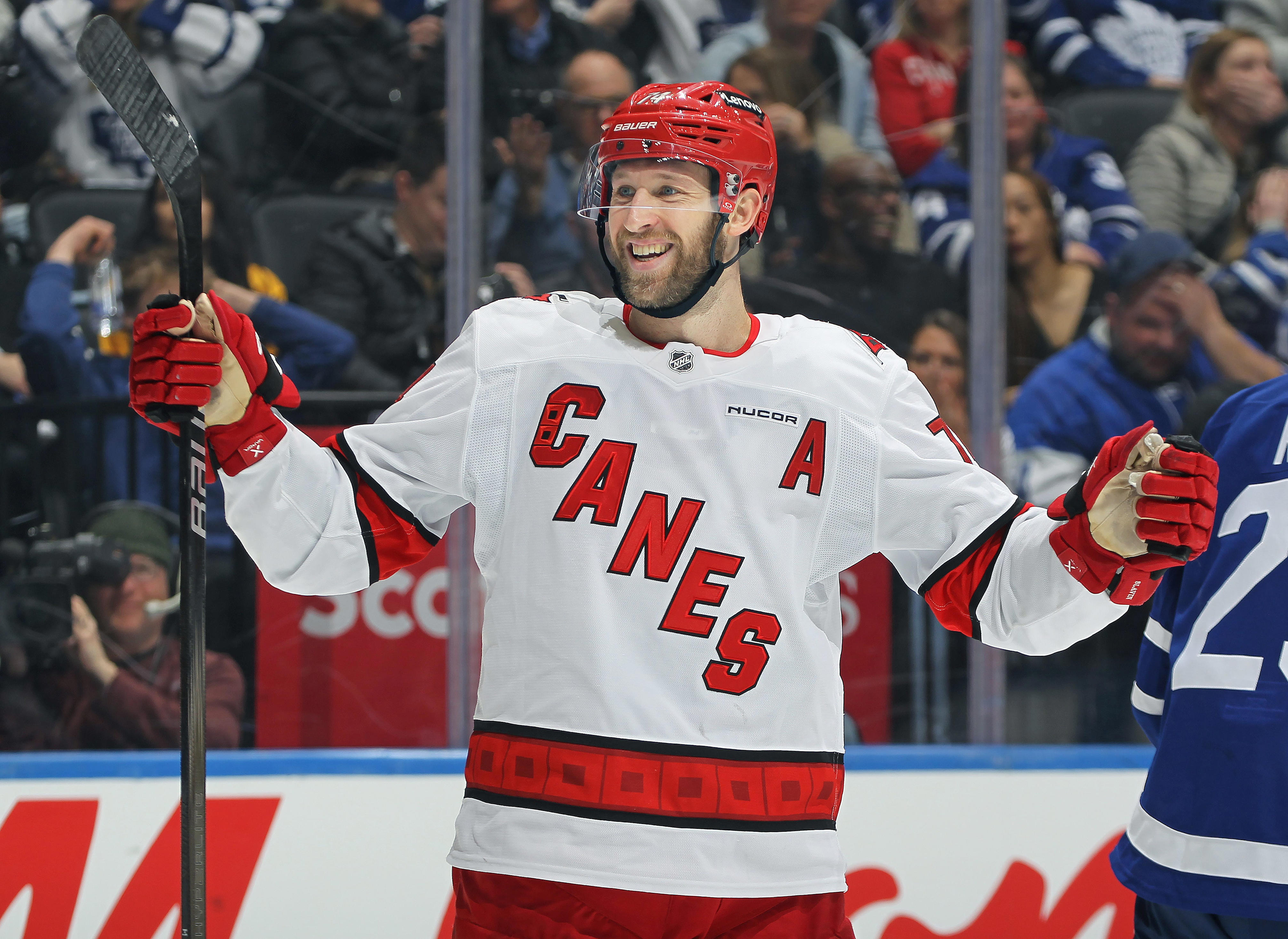 Hurricanes gift bubble wrap to Sabres color commentator Rob Ray after ...