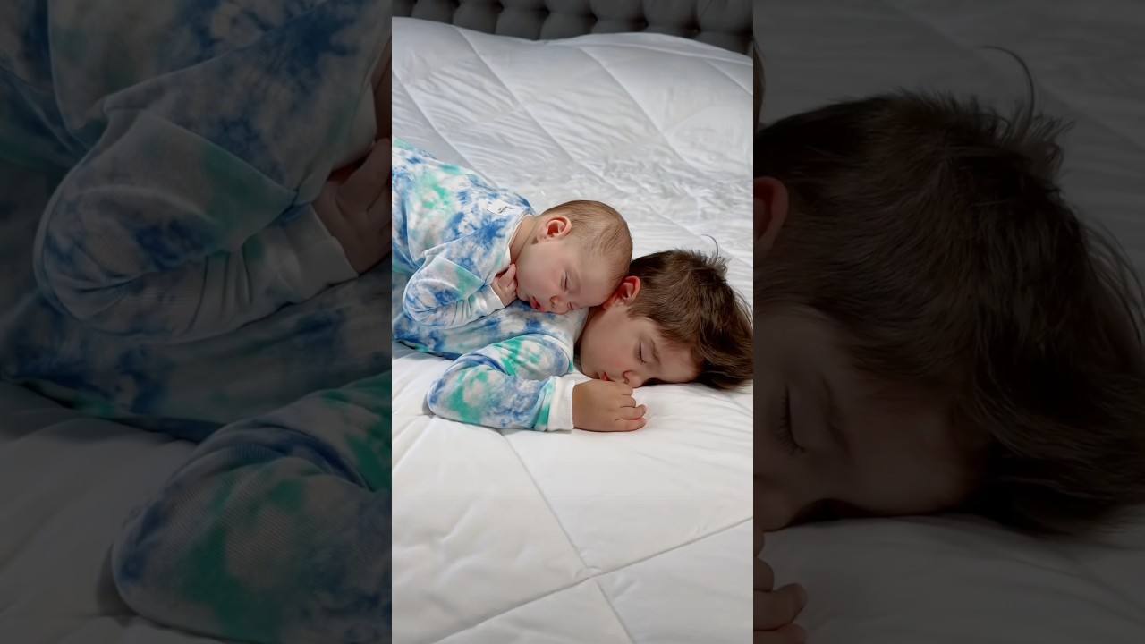 Baby Sleeping on Big Brother’s Back Is Pure Love