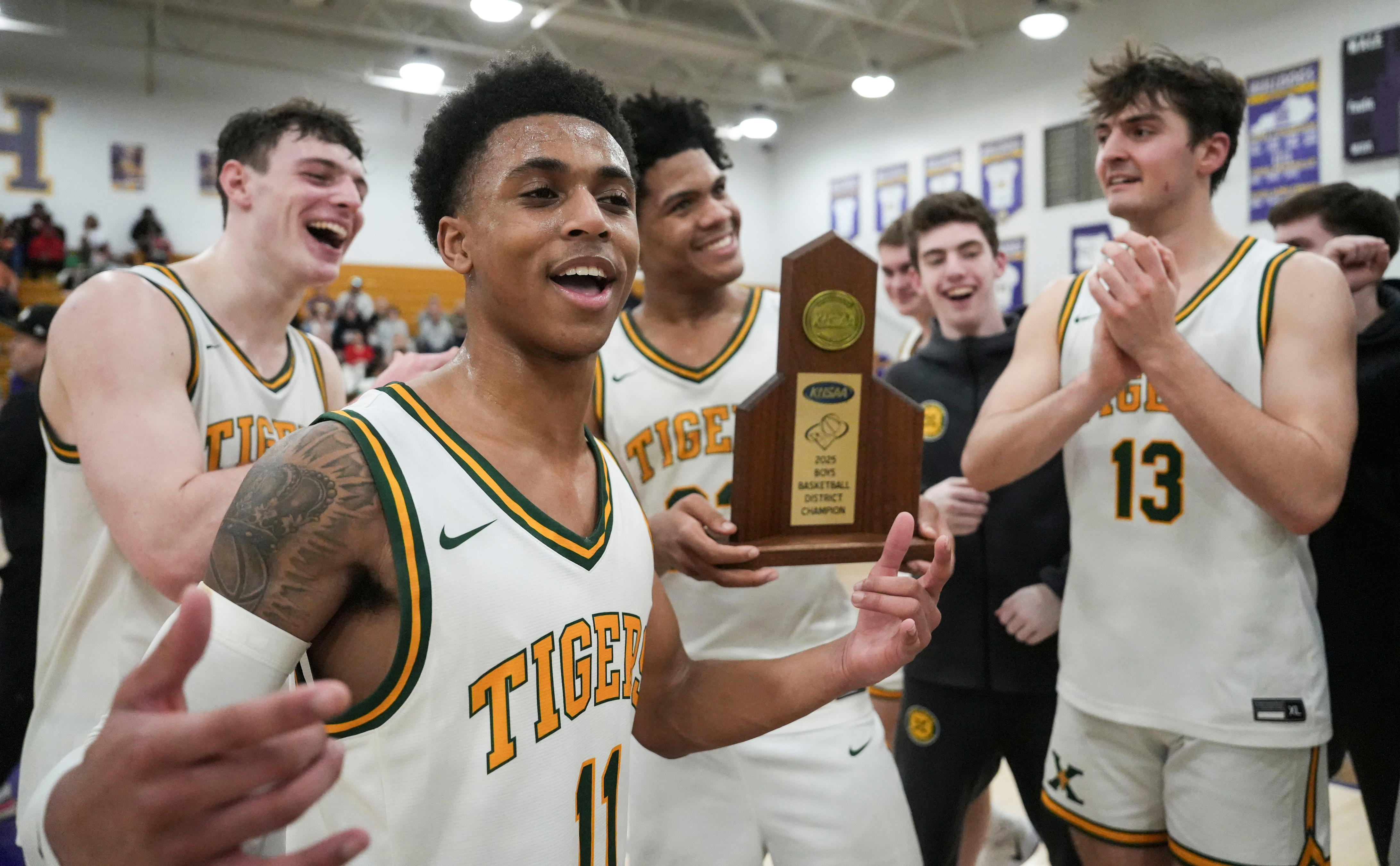 No. 1 St. Xavier basketball uses 3-point barrage to top Male in 26th ...