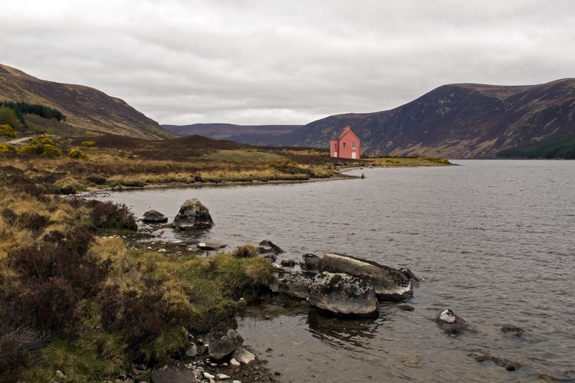 Scotland's amazing abandoned 'Pink House' on edge of loch miles from ...