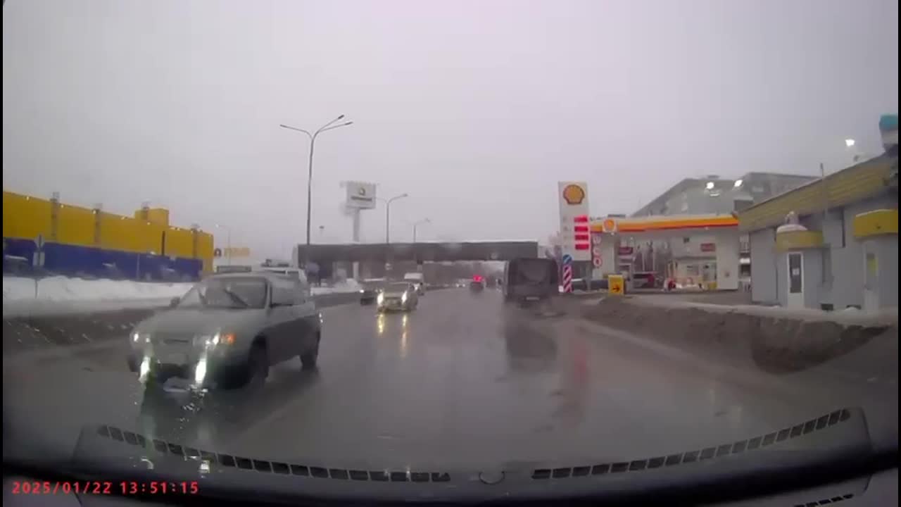 Icicle crashes through windshield in Novokuznetsk, narrowly missing driver
