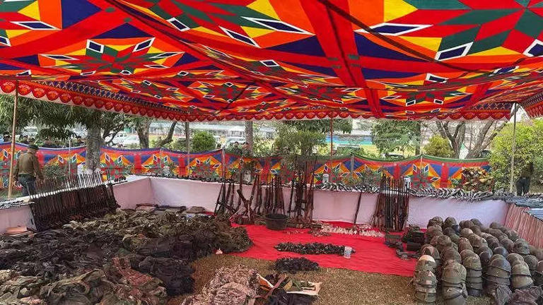 On deadline day, Arambai Tenggol surrenders more than 300 arms