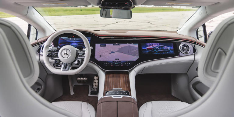 Mercedes Exec Says Big Screens Aren't Luxurious but Won't Ditch Them