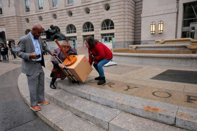 Fired USAID workers given 15 minutes to gather belongings Fired USAID workers given 15 minutes to gather belongings
