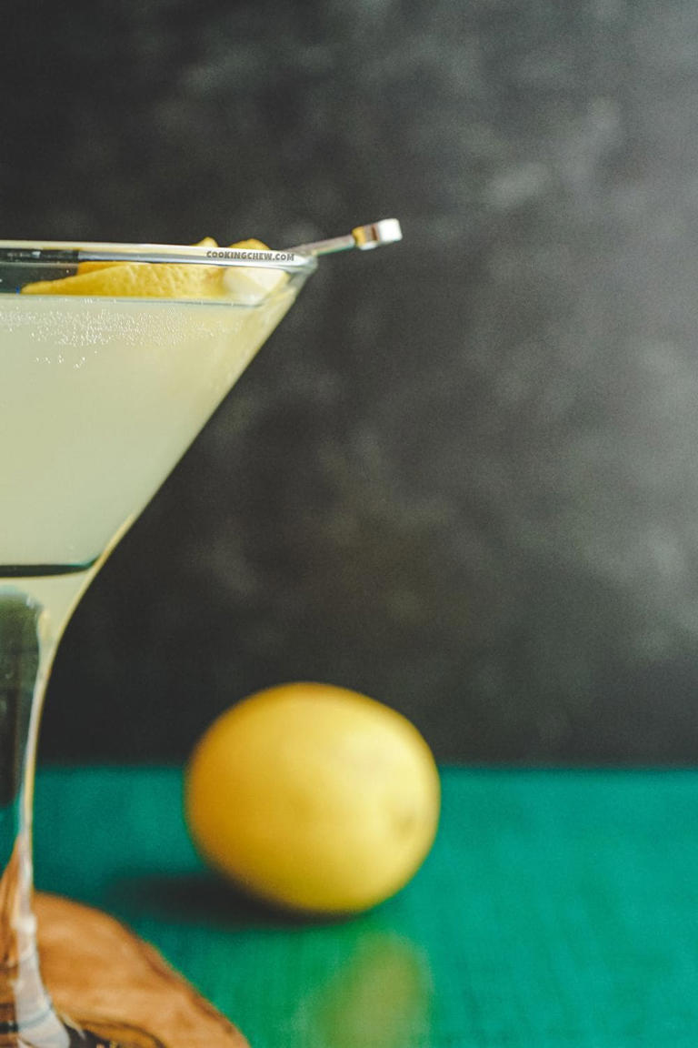 Zesty Lemon Vodka Cocktail You Can’t Resist