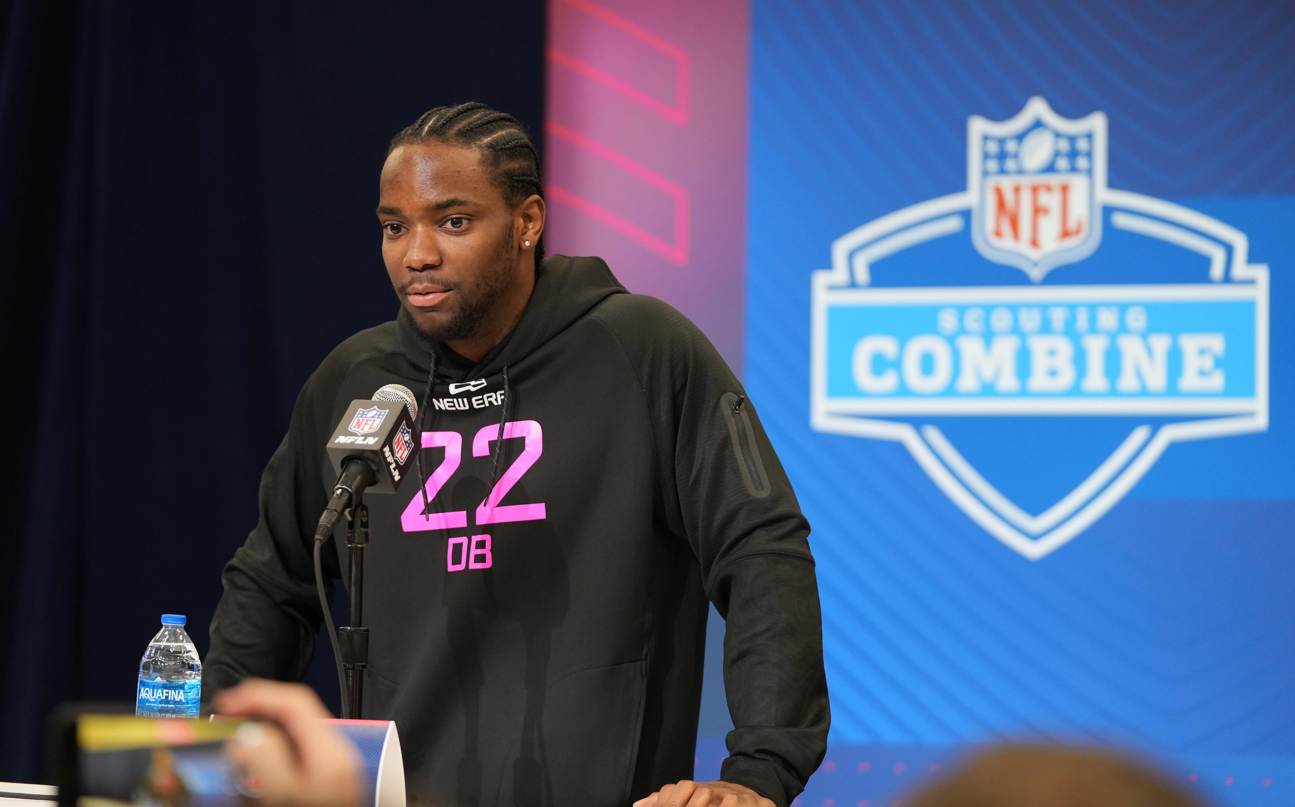 When is 2025 NFL combine today? Schedule, drills, draft prospect ...