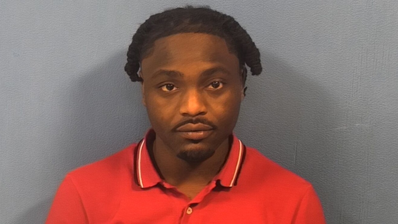 Chicago felon caught with stolen gun, fentanyl after high-speed police ...