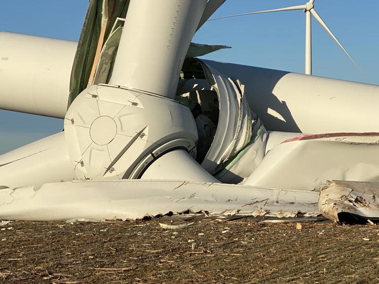 Windmill collapses in northern Oklahoma