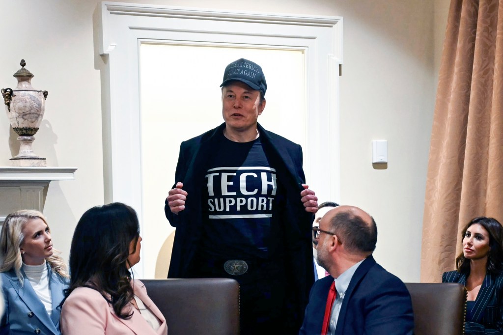 Elon Musk begs ‘top notch’ air traffic controllers to come out of ...