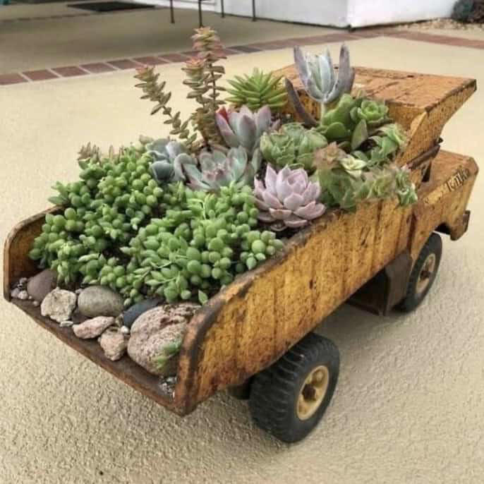 45 Brilliant Reused And Recycled Art Projects That Cleverly Avoid Waste