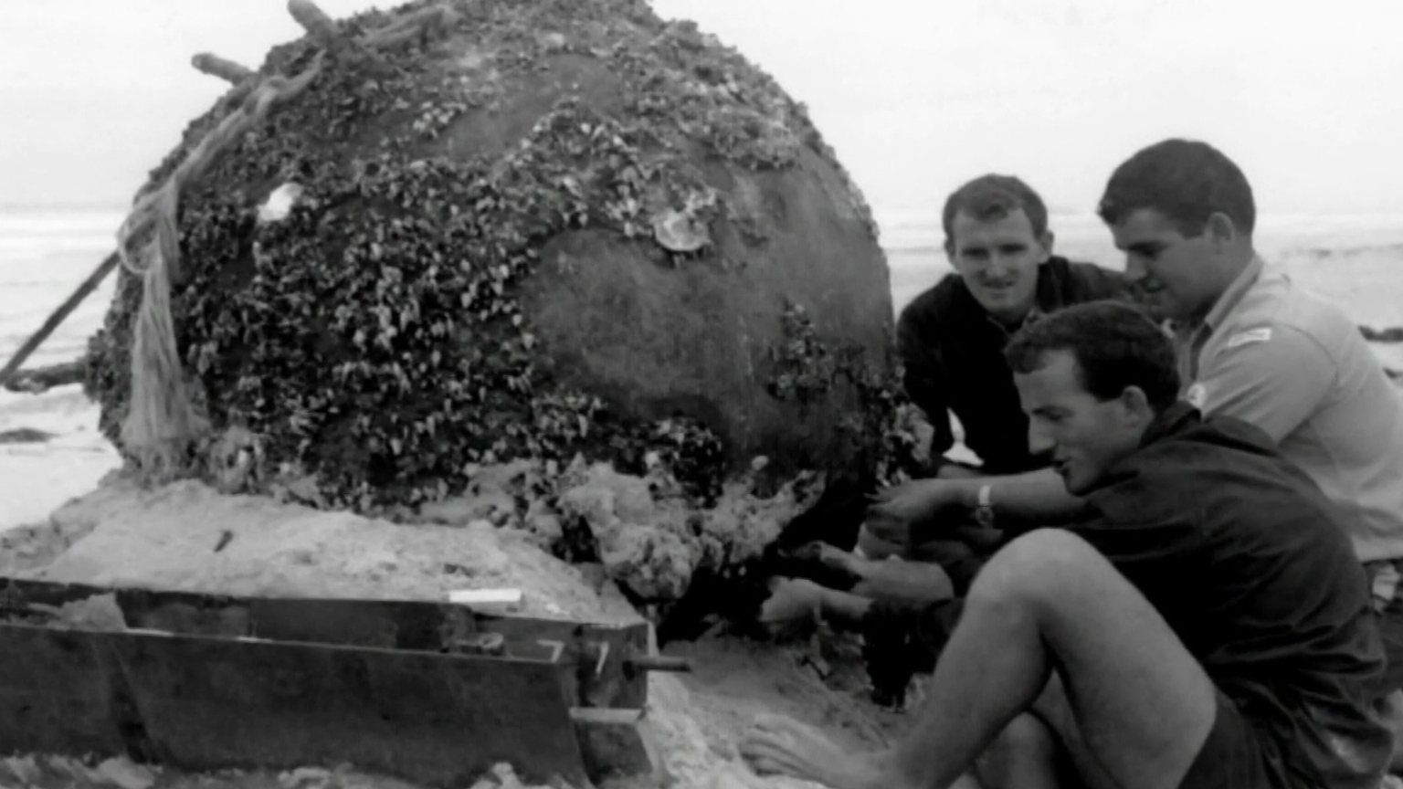 What happened when a live WWII mine washed onto a Gold Coast beach in 1966