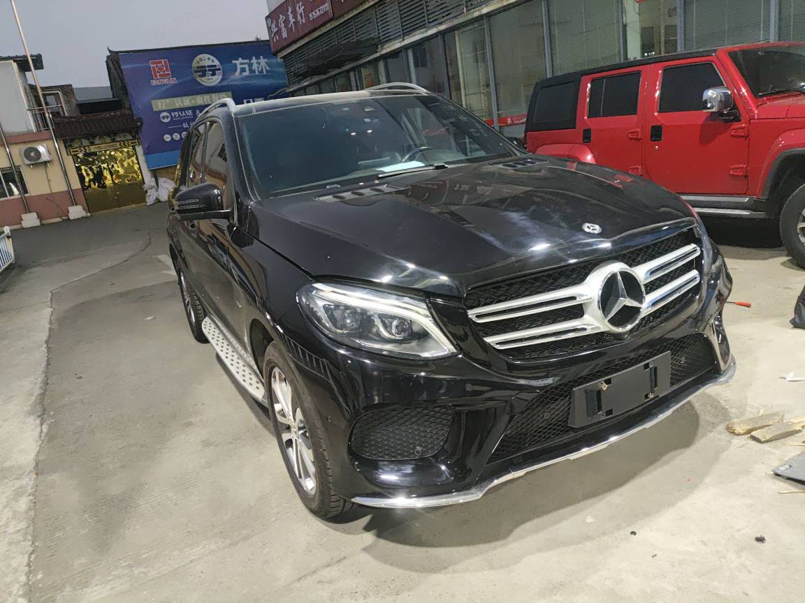 奔驰 奔驰GLE 2019款 GLE 320 4MATIC 豪华型臻藏版实拍图