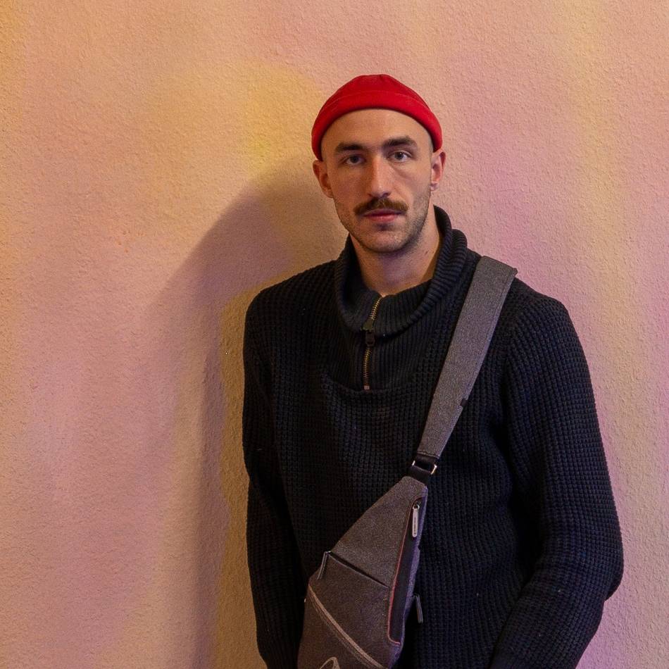 Nils Levin Sehnert hält öffentliche Phänomene in Kunstwerken fest