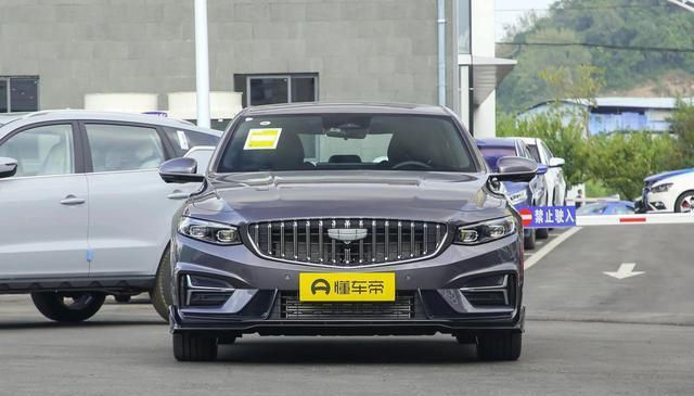 15.98万起，买红旗纯电中型车，全系400V+续航至高750km