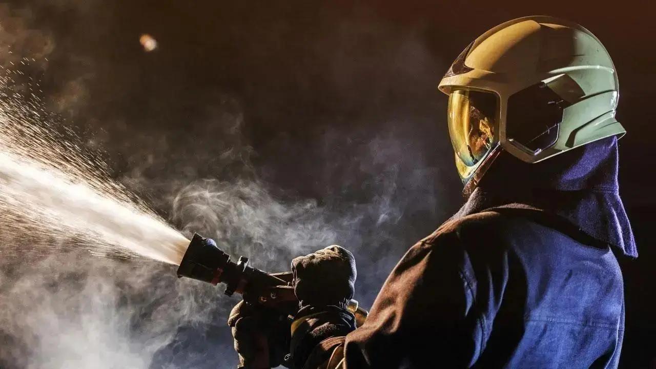 Mumbai: Fire breaks out at Byculla highrise, no injuries reported