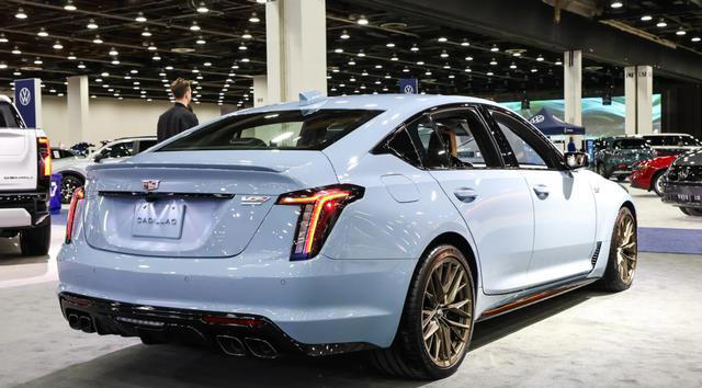 V8兄弟们V8，真男人开凯迪拉克CT5-V，6.2L大V8