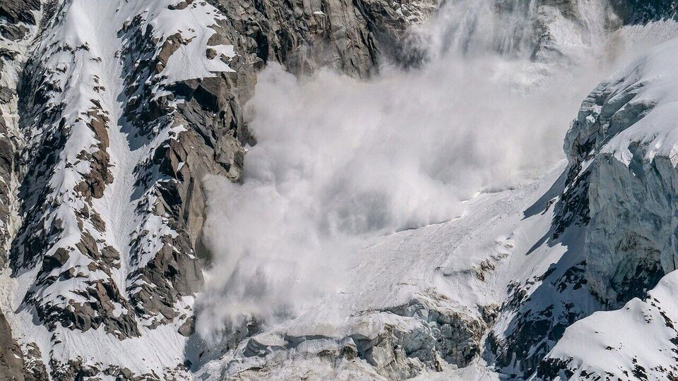 Badrinath avalanche: Glacier burst traps 55 under snow on National ... Badrinath avalanche: Glacier burst traps 55 under snow on National ...