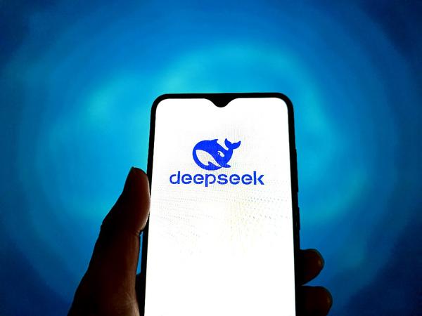 创意配图：DeepSeek