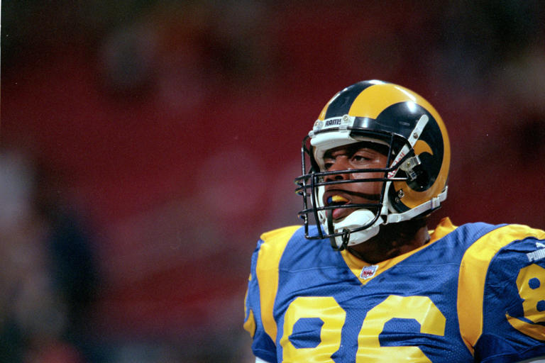 19th Ward kid made it to Super Bowl twice. Now he helps a new generation