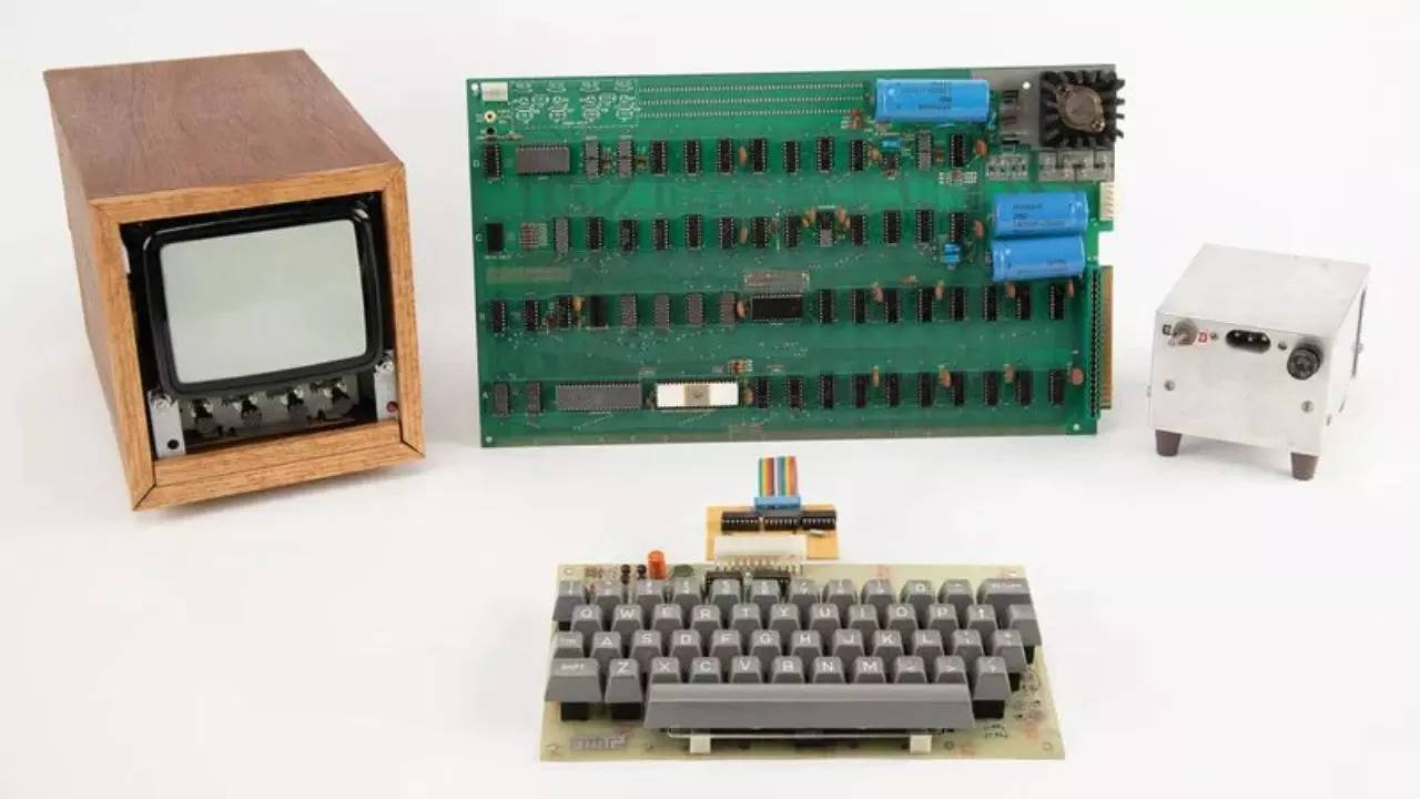 Apple’s first-ever computer, Apple-1 ‘Bayville’ goes to auction, likely ...