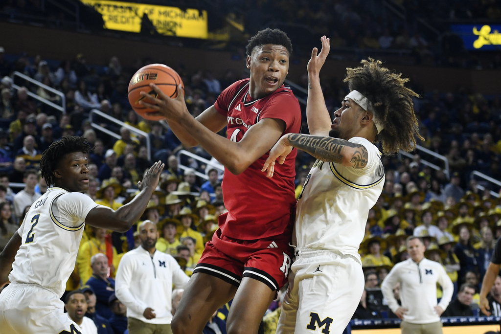 No. 15 Michigan beats Rutgers 84-82 on Burnett's 3-pointer at buzzer ...