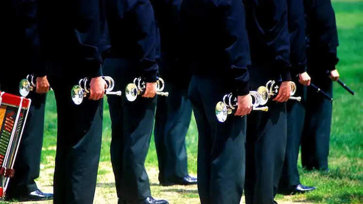 Know when and to whom 21 gun salute is given?