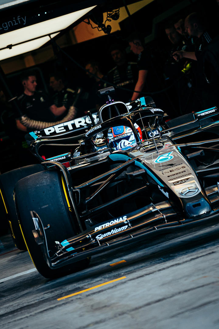 How does the Formula 1 front wing affect performance?