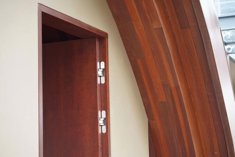 Menilik Estetika The Terra,Villa Minimalis Dengan Pintu Seamless Berkat ...