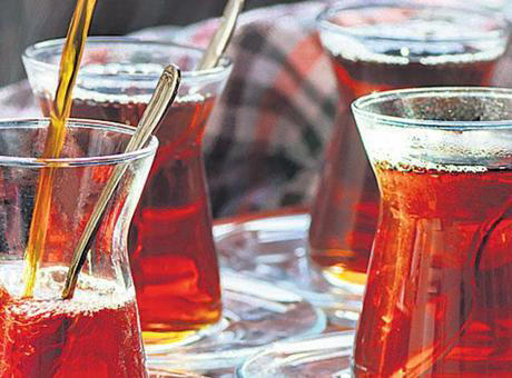 Çay demlemek suyu temizliyor