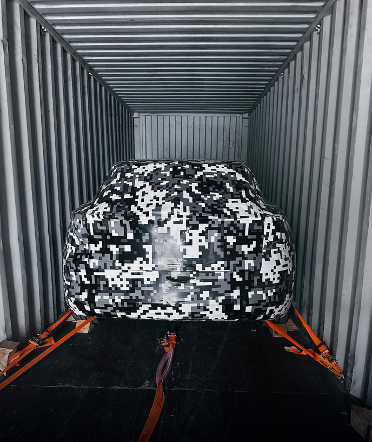 两台FX 6伪装原型车运往FF美国总部 三月中旬抵达